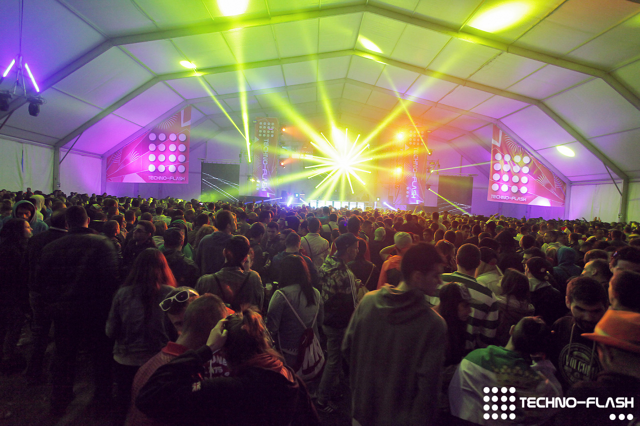 AQUELLOS MARAVILLOSOS AÑOS: TECHNO FLASH FESTIVAL - FIESTA y BULLSHIT