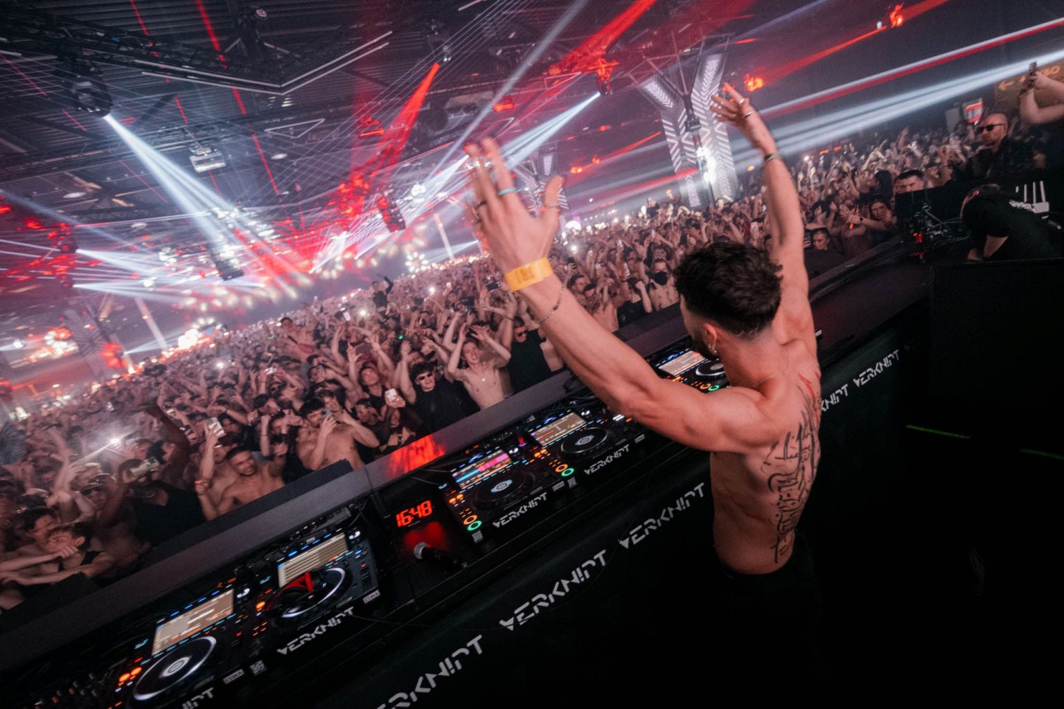 OGUZ: THE NEW FACE OF TECHNO. - FIESTA y BULLSHIT